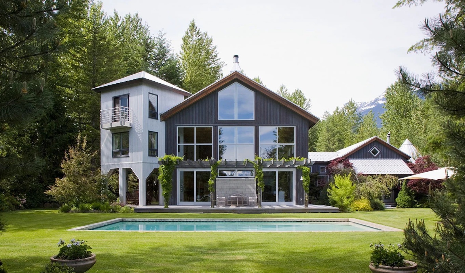 6 Exterior Home Trends That Boost Curb Appeal in 2024